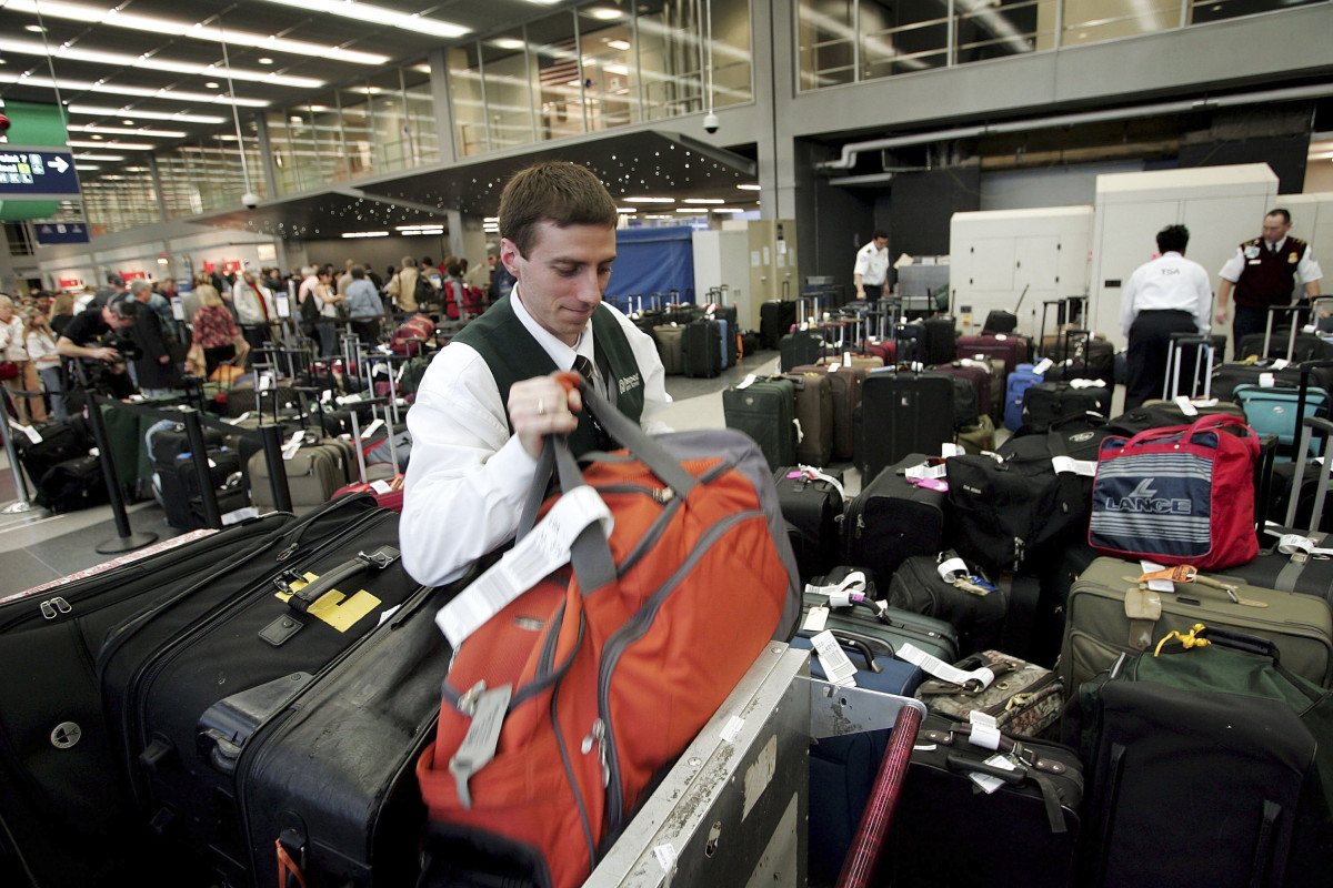 How To Protect Yourself From Rising Airport Luggage Theft – Moov ...